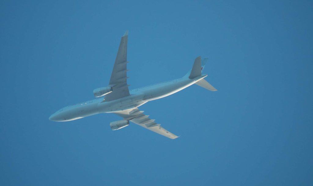 11 Tips for Staying Comfortable When Flying | ComfortNerd